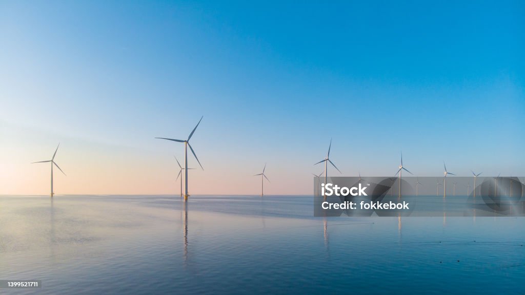 Photo Libre De Droit De Énergie Verte Éolienne Dans Locéan Vue Aérienne