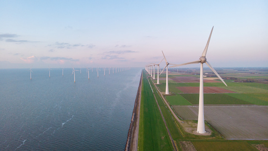 Photo Libre De Droit De Énergie Verte Éolienne Dans Locéan Vue Aérienne
