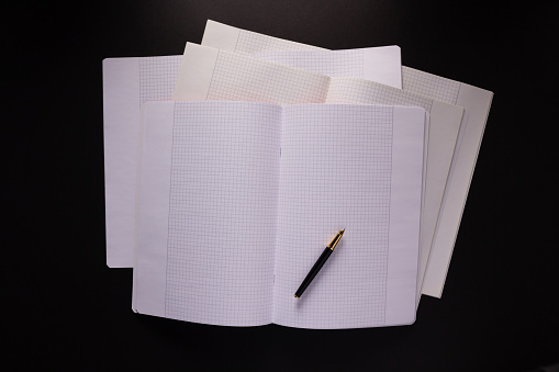 Notebook Kertas Atau Notepad Pada Tekstur Latar Belakang Hitam Konsep ... Notebook Kertas Atau Notepad Pada Tekstur Latar Belakang Hitam Konsep ...