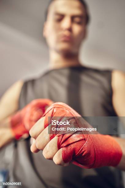 Closeup Di Tangan Petinju Dengan Kapur Di Perban Tangan Pejuang Mma ... Closeup Di Tangan Petinju Dengan Kapur Di Perban Tangan Pejuang Mma ...