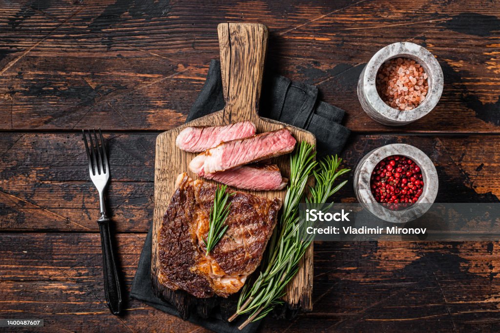Irisan Dan Panggang Tulang Rusuk Mata Steak Ribeye Daging Sapi Marmer