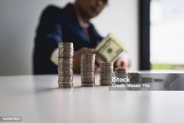 Konsep Investasi Dan Tabungan Kekayaan Pengusaha Kaya Memiliki Lebih ... Konsep Investasi Dan Tabungan Kekayaan Pengusaha Kaya Memiliki Lebih ...