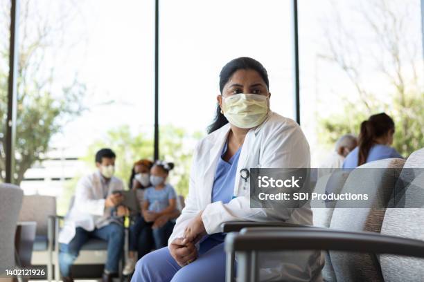 Photo Libre De Droit De Linfirmière Anticipe Larrivée De Son Patient