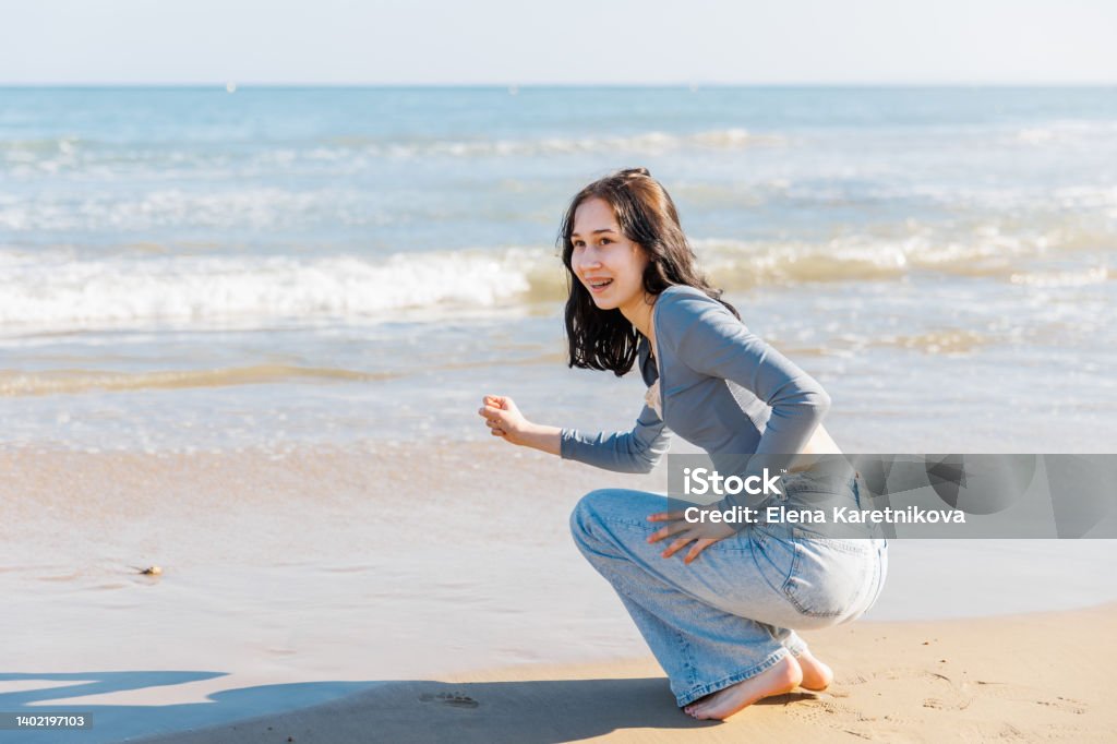 Portret Nastolatki Na Plaży Letnie Wakacje Nad Morzem Zdjęcia