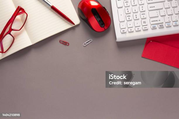 Notebook Kertas Dan Persediaan Stasioner Pada Tekstur Latar Belakang ... Notebook Kertas Dan Persediaan Stasioner Pada Tekstur Latar Belakang ...