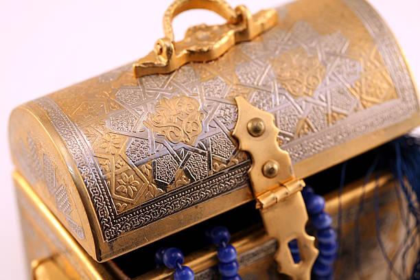 Free picture: Religious shining metallic chest with golden shine cross ...