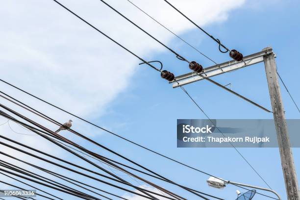 Kabel Komunikasi Listrik Saluran Kabel Listrik Dan Tiang Saluran ... Kabel Komunikasi Listrik Saluran Kabel Listrik Dan Tiang Saluran ...