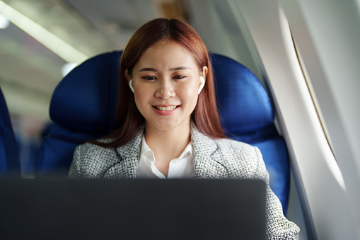 Potret Seorang Pengusaha Wanita Asia Yang Sukses Atau Pengusaha Wanita ... Potret Seorang Pengusaha Wanita Asia Yang Sukses Atau Pengusaha Wanita ...