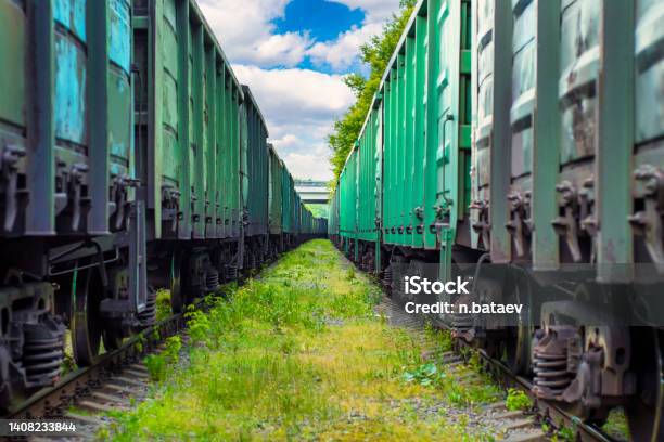 Koridor Antara Dua Kereta Barang Gerbong Kereta Api Tua Foto Stok ... Koridor Antara Dua Kereta Barang Gerbong Kereta Api Tua Foto Stok ...