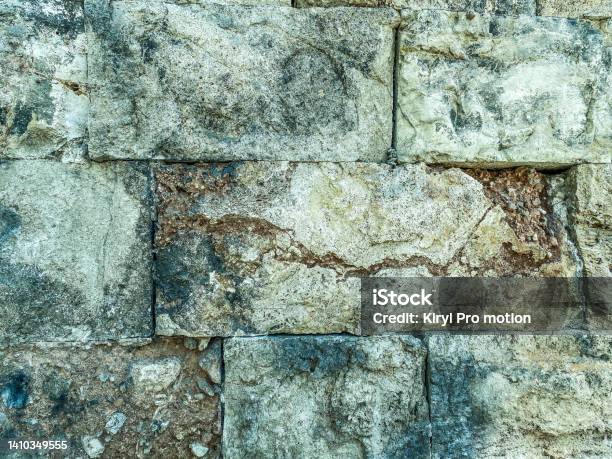 Tekstur Dinding Batu Dengan Rumpun Lumut Dan Rumput Struktur Beton Batu