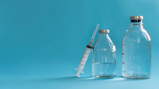 Konsep Obat Jarum Suntik Dan Botol Kaca Dengan Obat Untuk Injeksi