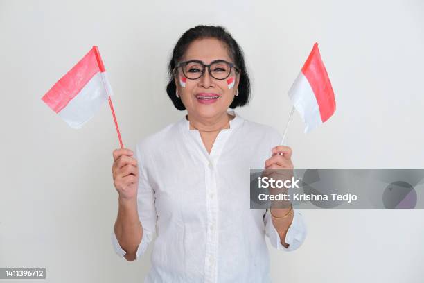Perempuan Lansia Indonesia Rayakan Hari Kemerdekaan Dengan Ekspresi ... Perempuan Lansia Indonesia Rayakan Hari Kemerdekaan Dengan Ekspresi ...