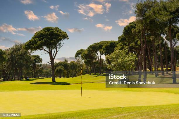 Panorama Lapangan Golf Dengan Langit Yang Indah Pemandangan Lanskap ... Panorama Lapangan Golf Dengan Langit Yang Indah Pemandangan Lanskap ...