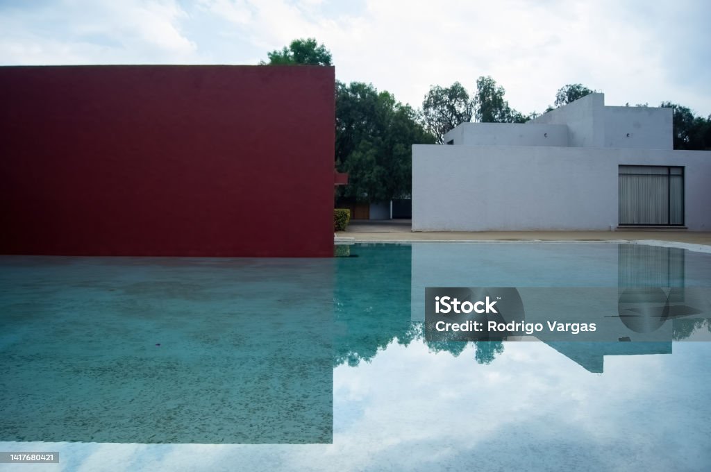 Dinding Merah Muda Cuadra San Cristobal Karya Luis Barragan Vegetasi ... Dinding Merah Muda Cuadra San Cristobal Karya Luis Barragan Vegetasi ...