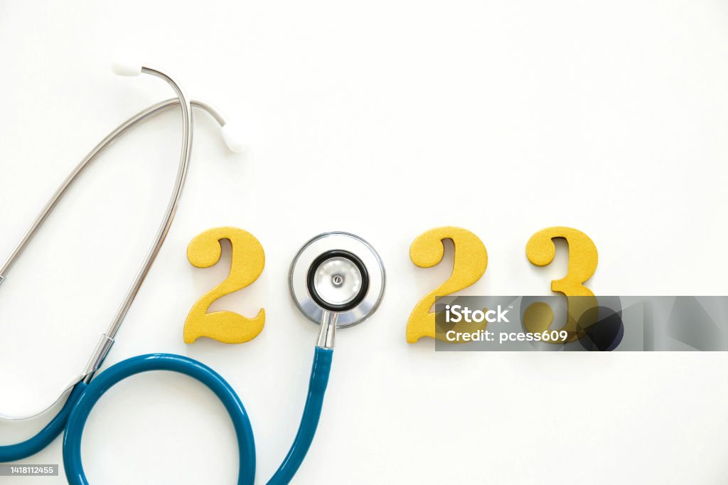 Frohes Neues Jahr 2023 Goldene Zahlen 2023 Mit Stethoskop Auf Weißem ... Frohes Neues Jahr 2023 Goldene Zahlen 2023 Mit Stethoskop Auf Weißem ...
