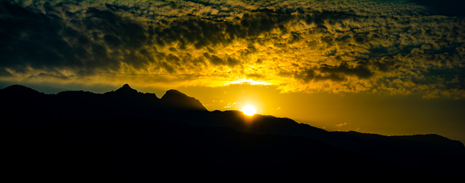 Foto De Vista Do Nascer Do Sol Das Montanhas Tehri Paisagens Ao Nascer