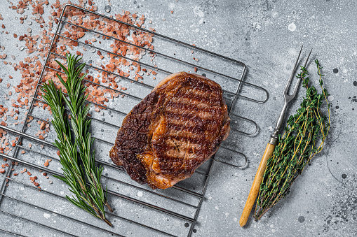 Bbq Panggang Ribeye Steak Daging Sapi Mata Rusuk Di Atas Panggangan