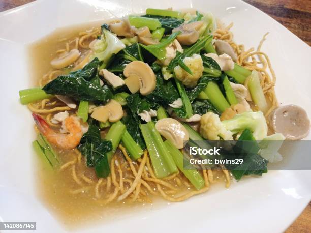 I Fu Mie Or Yi Fu Mie An Indonesian Crispy Fried Noodle Foto Stok Unduh Gambar Sekarang Istock