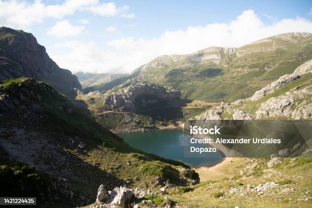 Pemandangan Lanskap Danau Glasial Gunung Di Asturias Spanyol Foto Stok ... Pemandangan Lanskap Danau Glasial Gunung Di Asturias Spanyol Foto Stok ...