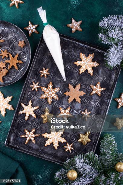 Kue Roti Jahe Natal Dalam Bentuk Kepingan Salju Foto Stok - Unduh ... Kue Roti Jahe Natal Dalam Bentuk Kepingan Salju Foto Stok - Unduh ...