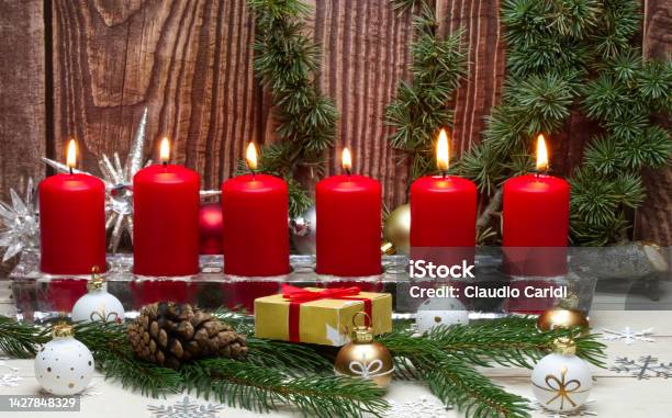 Lilin Natal Merah Menyalakan Api Api Konsep Perayaan Natal Foto Stok Unduh Gambar Sekarang