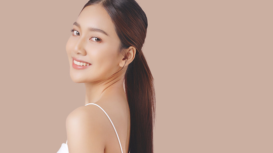 Bidikan Studio Wanita Muda Asia Yang Cantik Dengan Kulit Segar Bersih ... Bidikan Studio Wanita Muda Asia Yang Cantik Dengan Kulit Segar Bersih ...