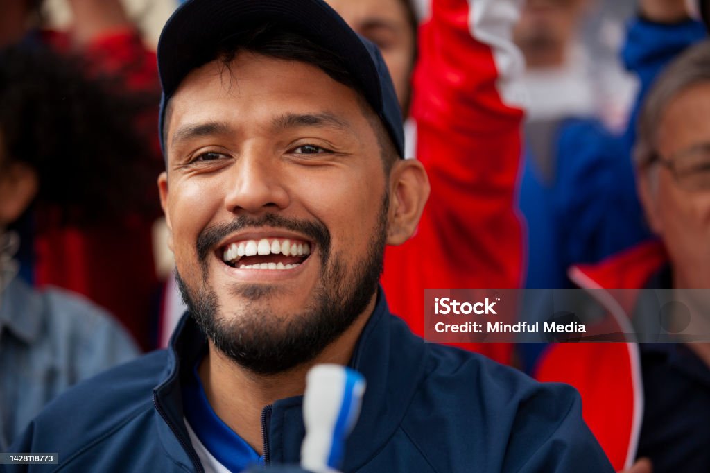 Pendukung Sepak Bola Yang Antusias Menonton Pertandingan Tim Sepak Bola ... Pendukung Sepak Bola Yang Antusias Menonton Pertandingan Tim Sepak Bola ...