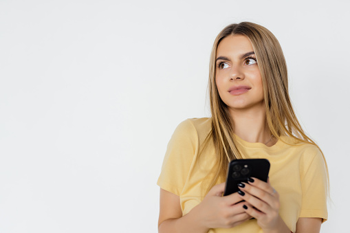 Photo Libre De Droit De Photo Dune Jeune Femme Posant Isolée Sur Un