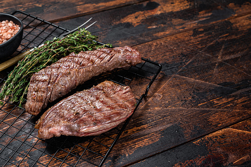 Tutup Sirloin Panggang Atau Steak Daging Sapi Bavette Di Atas Griil