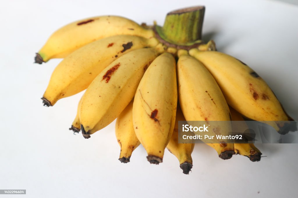 Tandan Pisang Kecil Diisolasi Dengan Latar Belakang Putihunyil Pisang Foto Stok Unduh Gambar