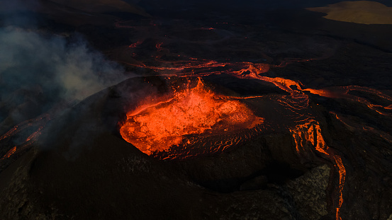 Pemandangan Udara Yang Indah Di Malam Hari Gunung Berapi Aktif Geldingadalir Dengan Lava Merah