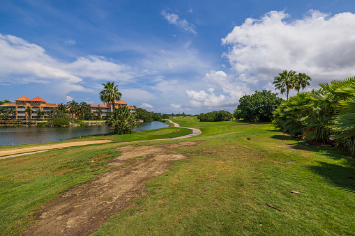 Pemandangan Panorama Lapangan Hotel Yang Indah Dengan Lapangan Golf Di ... Pemandangan Panorama Lapangan Hotel Yang Indah Dengan Lapangan Golf Di ...