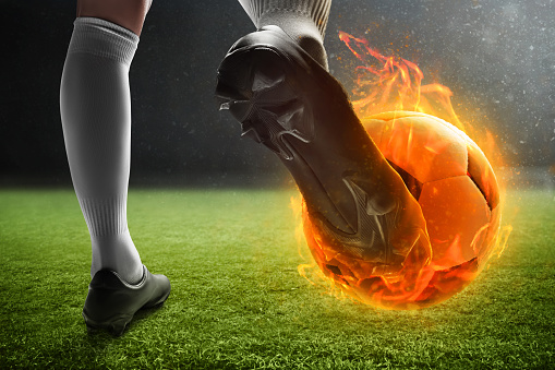 Pemain Sepak Bola Profesional Beraksi Foto Stok Unduh Gambar Sekarang