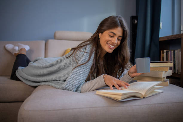 30,000+ Woman Reading Pictures | Download Free Images on Unsplash