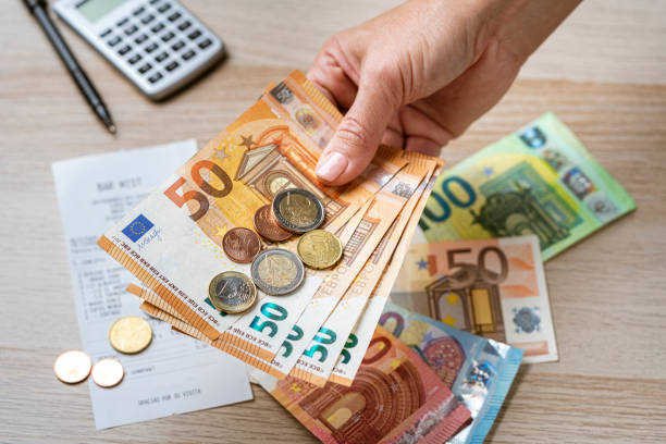 Free picture: Euro banknotes savings cash on table