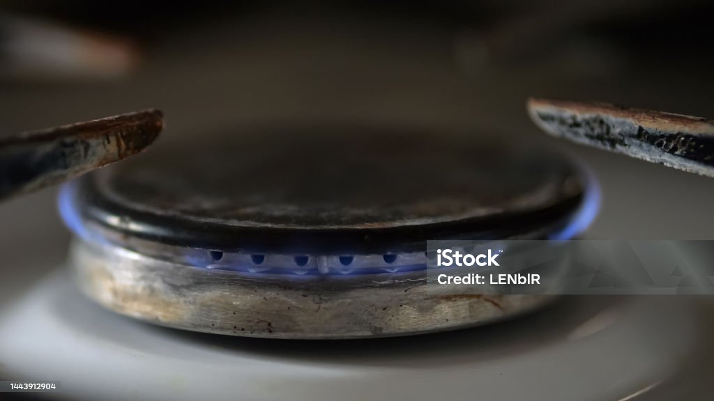 Photo Libre De Droit De Brûleur À Gaz Avec Flammes Rouges Et Bleues Sur