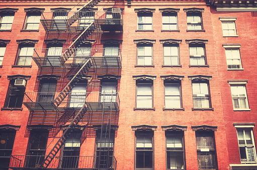 Bangunan Townhouse Tua Dengan Tangga Darurat Besi New York City Amerika
