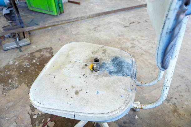 Broken Chair Pictures | Download Free Images on Unsplash