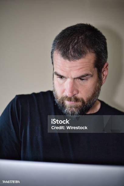 It Guy Troubleshooting Network Connectivity Stock Photo - Download ... It Guy Troubleshooting Network Connectivity Stock Photo - Download ...