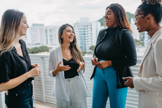30,000+ Women Talking Pictures | Download Free Images on Unsplash