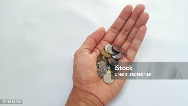 Tumpukan Koin Ringgit Malaysia Di Telapak Tangan Dengan Latar Belakang ... Tumpukan Koin Ringgit Malaysia Di Telapak Tangan Dengan Latar Belakang ...