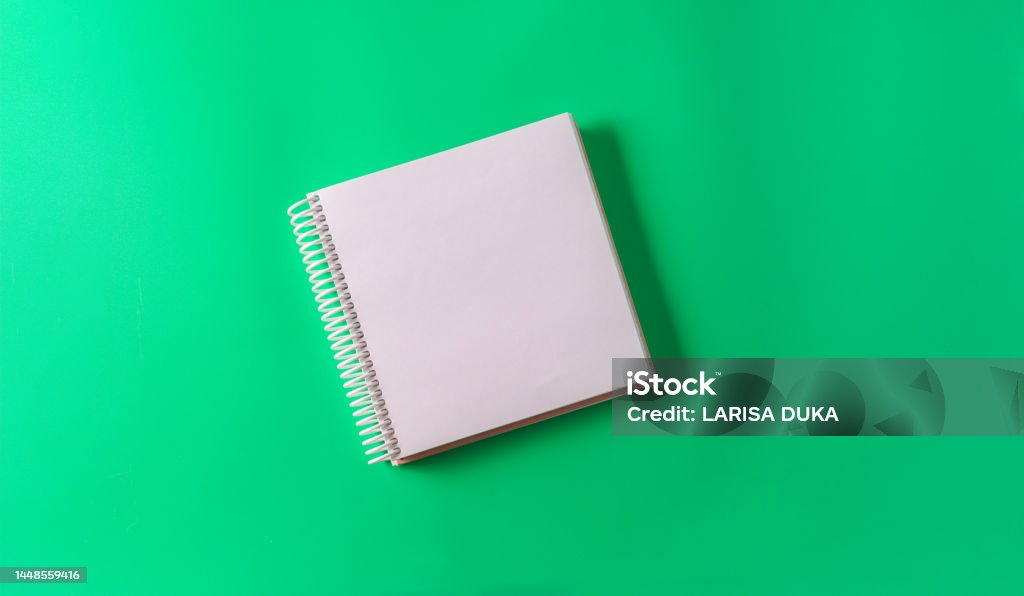 Notebook A4 Kosong Dalam Bentuk Yang Diperluas Pada Latar Belakang ... Notebook A4 Kosong Dalam Bentuk Yang Diperluas Pada Latar Belakang ...