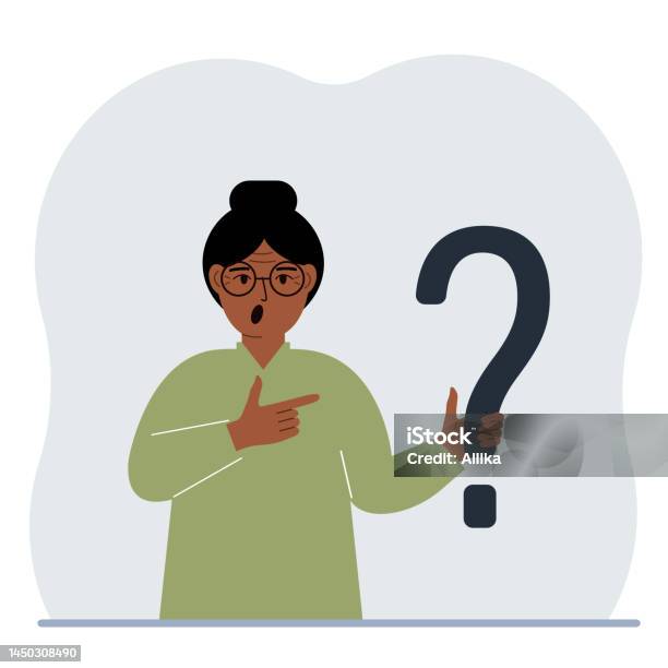 Une Femme Tient Un Symbole De Point Dinterrogation Posez Des Questions ... Une Femme Tient Un Symbole De Point Dinterrogation Posez Des Questions ...