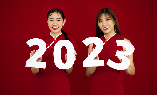 Pasangan Lesbian Lgbt Asia Muda Dengan Pakaian Tradisional Cina Merah ... Pasangan Lesbian Lgbt Asia Muda Dengan Pakaian Tradisional Cina Merah ...