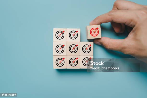 Konsep Penetapan Tujuan Target Bisnis Dan Pencapaian Tujuan Tangan ... Konsep Penetapan Tujuan Target Bisnis Dan Pencapaian Tujuan Tangan ...