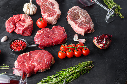 Potongan Steak Daging Sapi Chuck Roll Rump Dan Steak Blade Dengan Bumbu