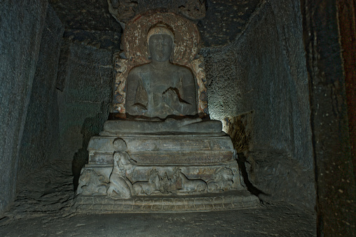 Escultura Excavada En La Roca De Buda Dentro De Las Cuevas De Ajanta ... Escultura Excavada En La Roca De Buda Dentro De Las Cuevas De Ajanta ...