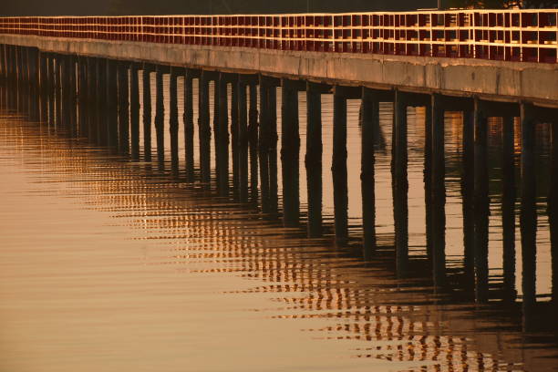 Free picture: architectural style, bridge, light bulb, reflection ...