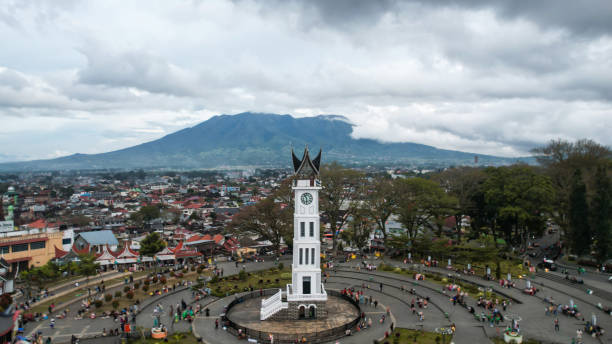 1 300 Bukittinggi Foto Stok Potret And Gambar Bebas Royalti Istock