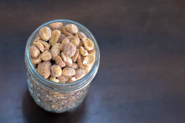 Peanuts in jar – free photo on Barnimages